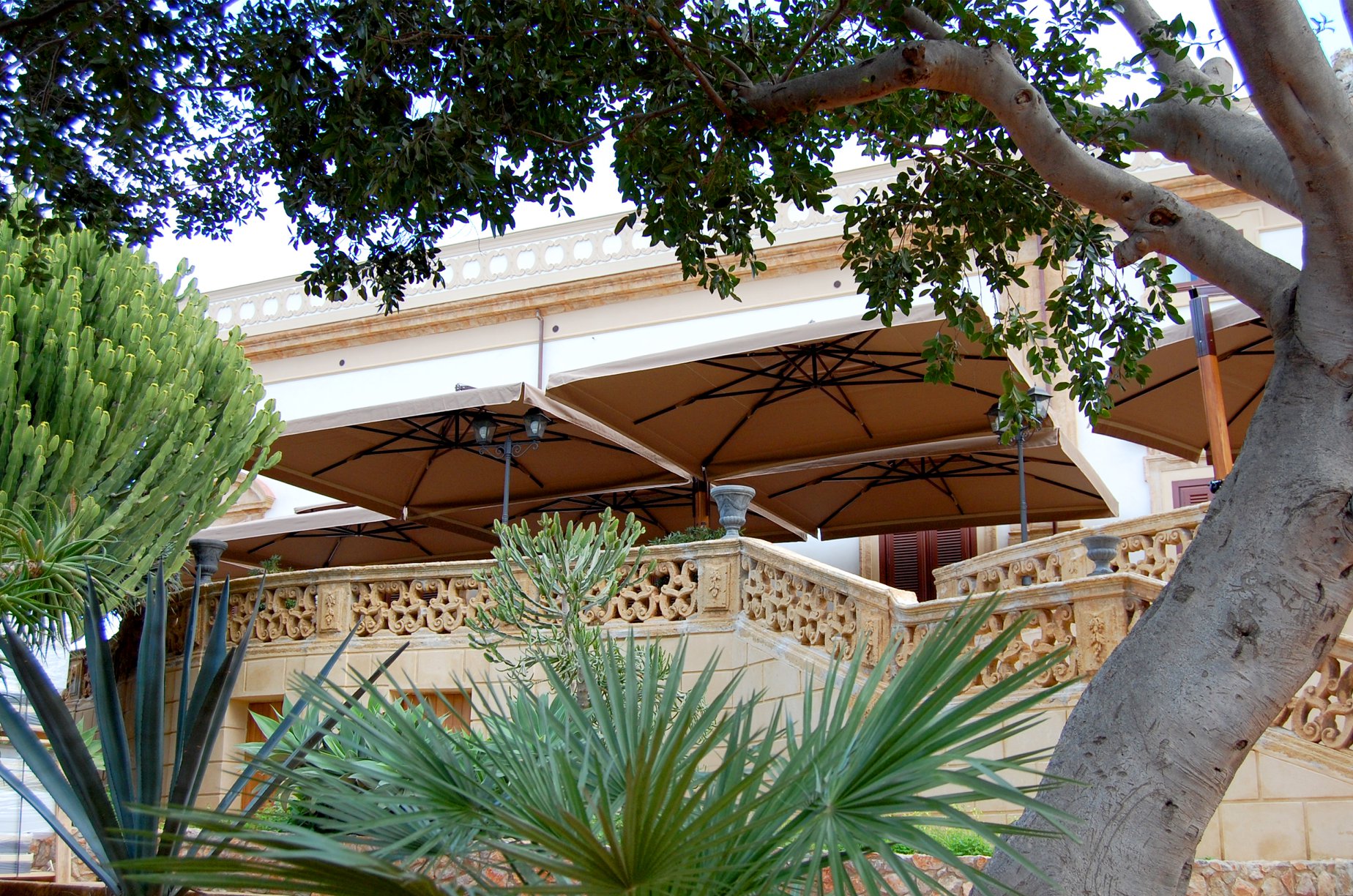 American Quad Offset Valance Umbrellas - The Shade Experts USA